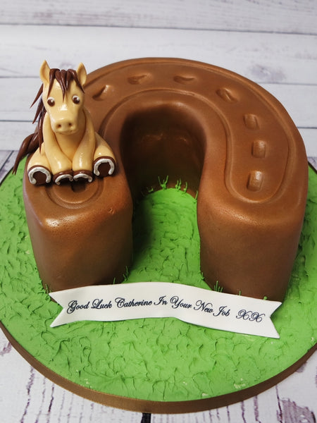 Crafty Cakes | Exeter | UK - Horse Shoe & Cute Pony Cake